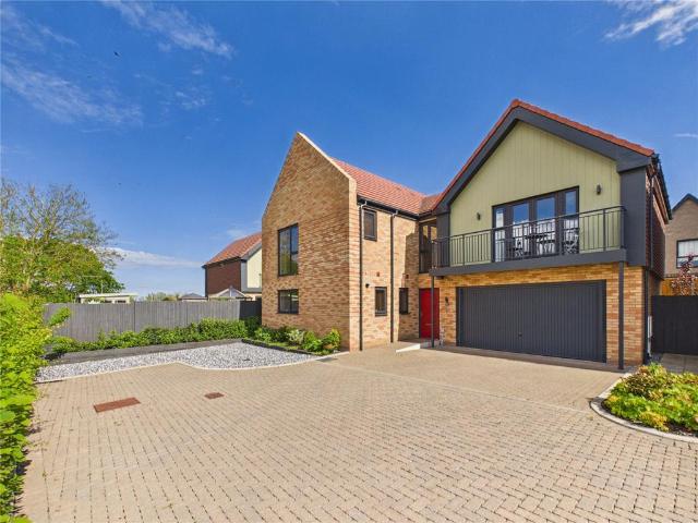 5 bedroom detached house for sale