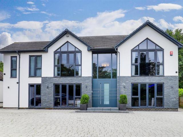 5 bedroom detached house for sale
