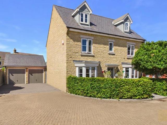 5 bedroom detached house for sale