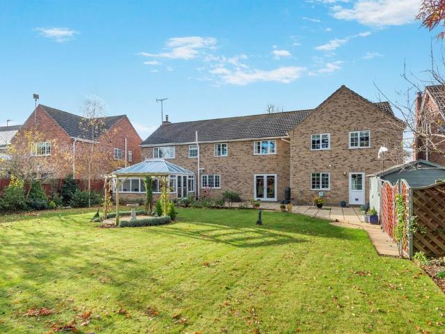 5 bedroom detached house for sale