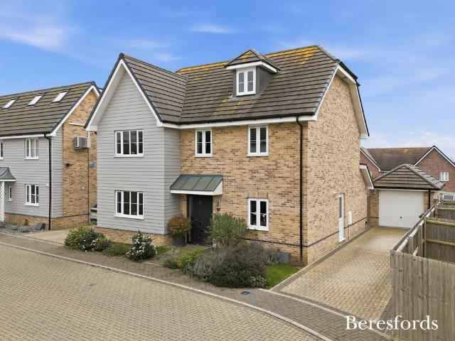 5 bedroom detached house for sale
