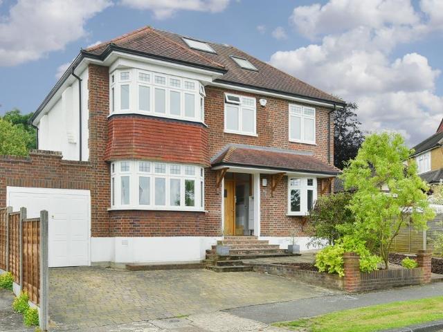5 bedroom detached house for sale