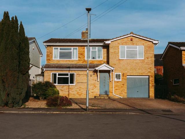5 bedroom detached house for sale