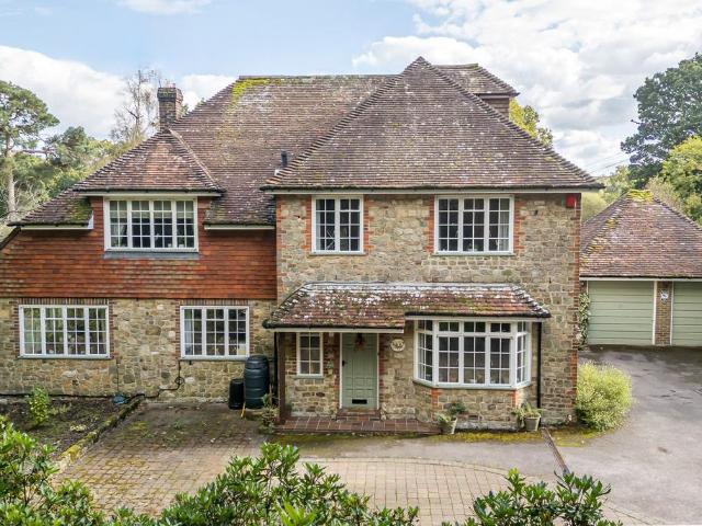 5 bedroom detached house for sale