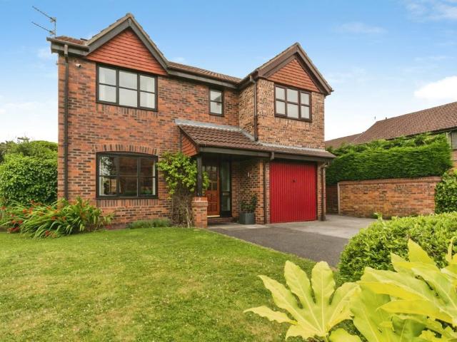 5 bedroom detached house for sale