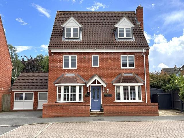 5 bedroom detached house for sale
