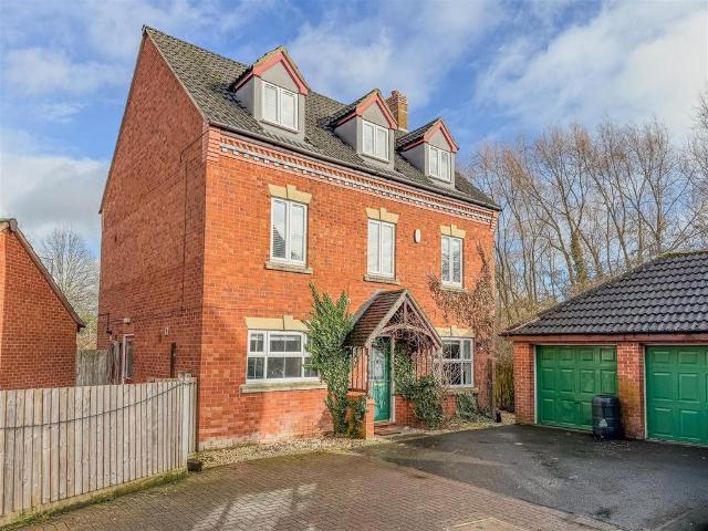 5 bedroom detached house for sale