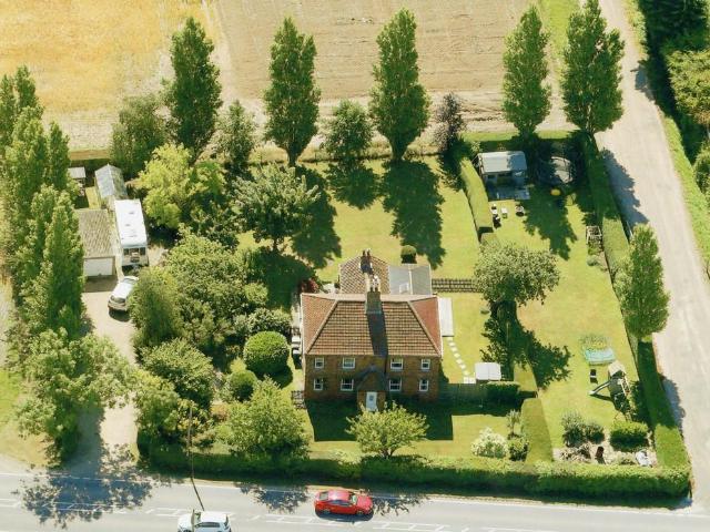 5 bedroom detached house for sale