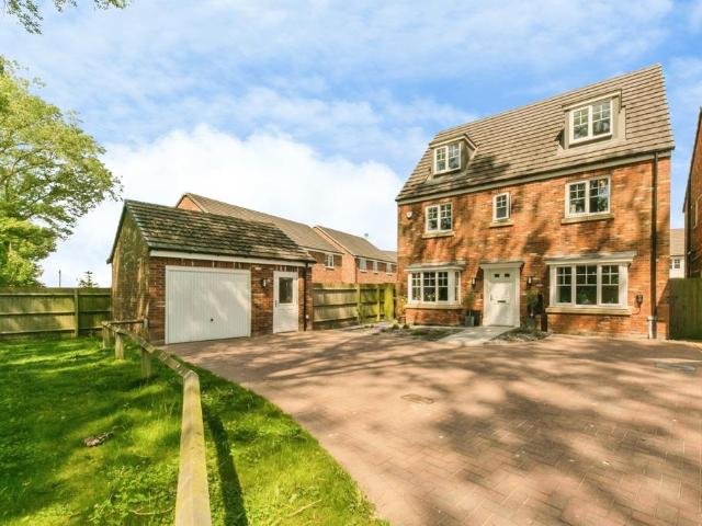 5 bedroom detached house for sale