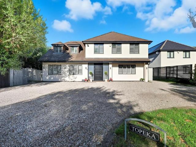 5 bedroom detached house for sale