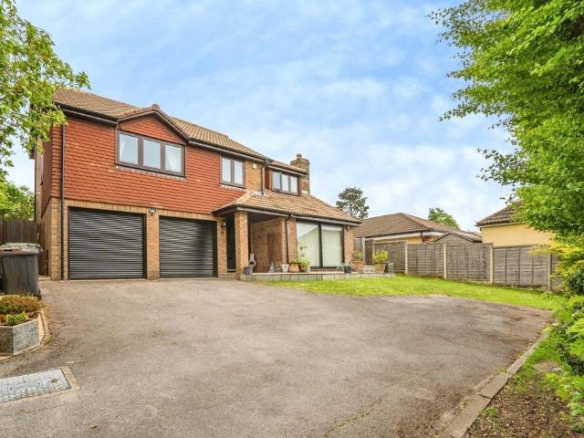 5 bedroom detached house for sale