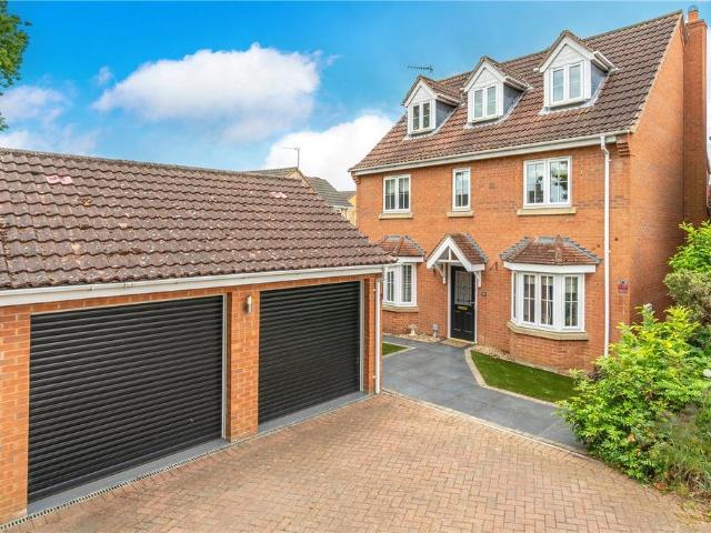5 bedroom detached house for sale