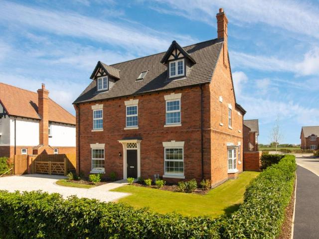 5 bedroom detached house for sale