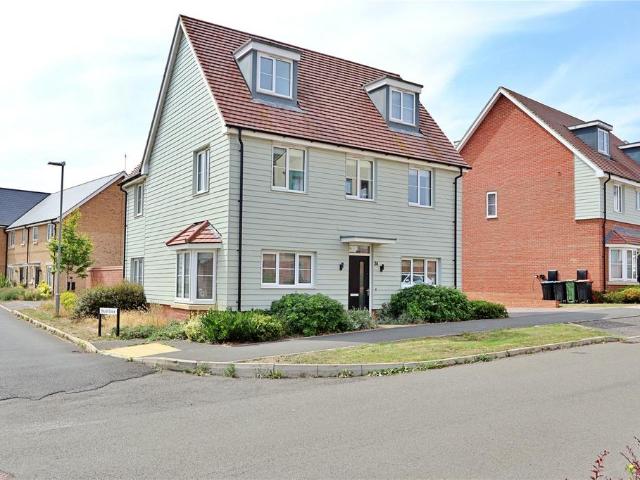 5 bedroom detached house for sale