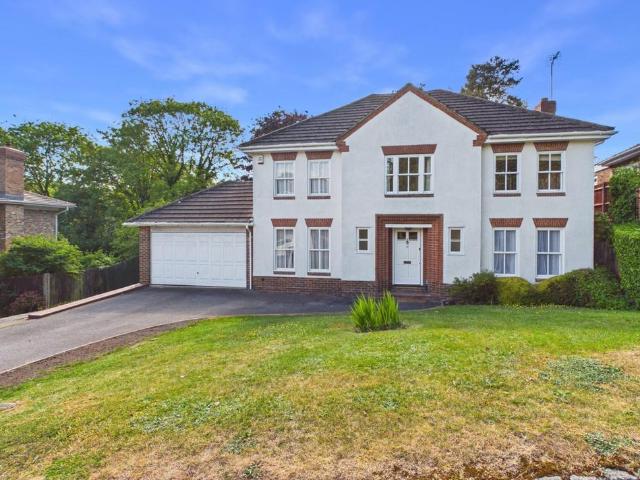 5 bedroom detached house for sale