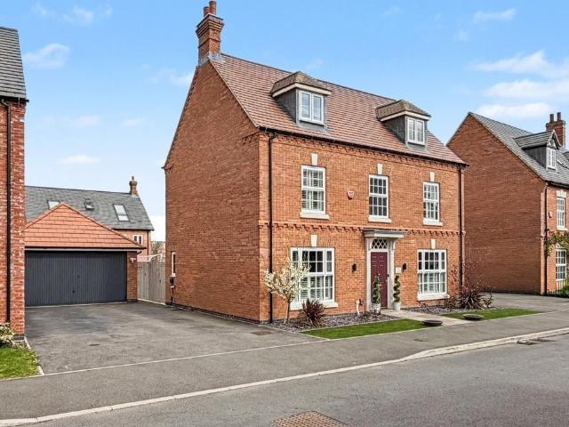 5 bedroom detached house for sale