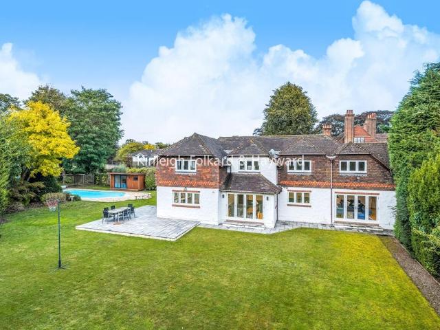 5 bedroom detached house for sale