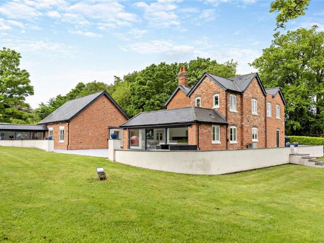 5 bedroom detached house for sale
