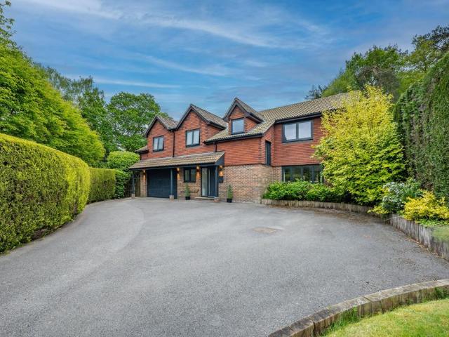 5 bedroom detached house for sale