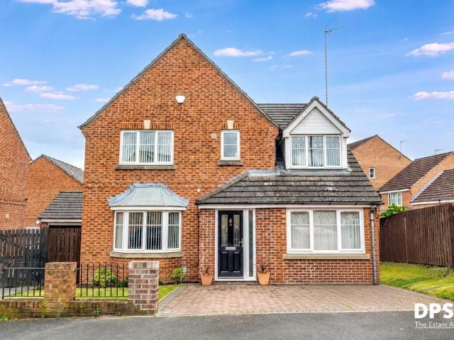 5 bedroom detached house for sale