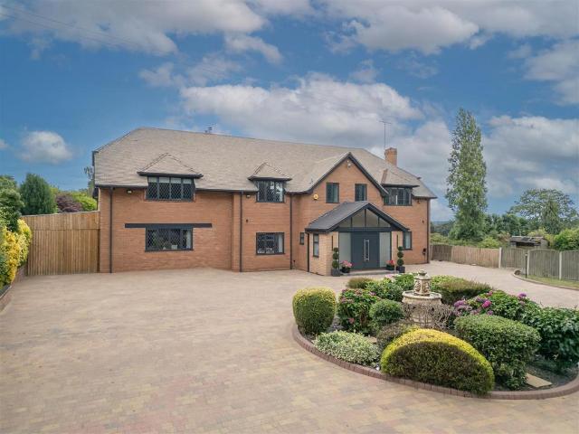 5 bedroom detached house for sale