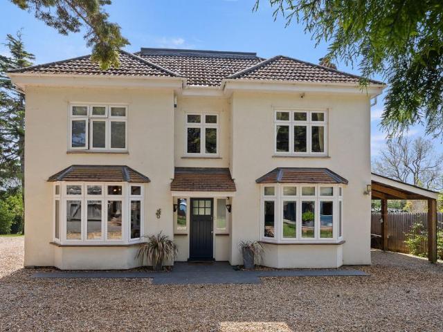 5 bedroom detached house for sale