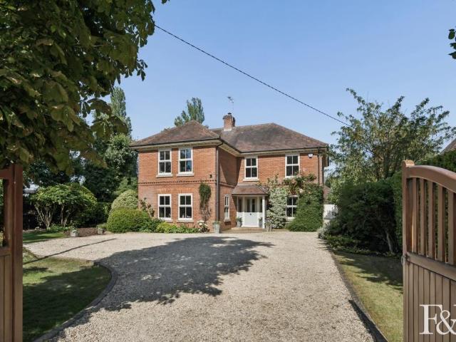 5 bedroom detached house for sale