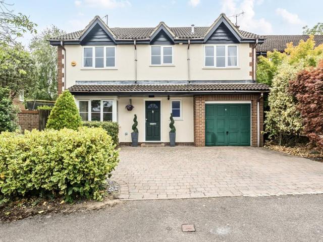 5 bedroom detached house for sale