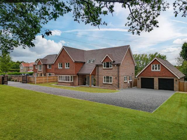 5 bedroom detached house for sale