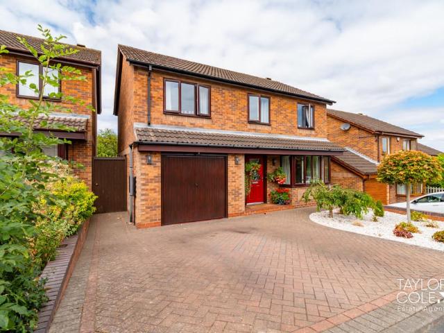 5 bedroom detached house for sale