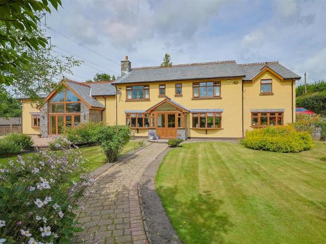 5 bedroom detached house for sale
