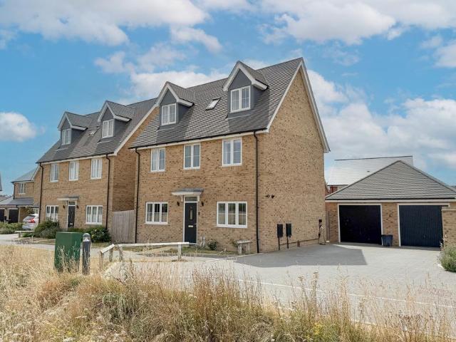 5 bedroom detached house for sale