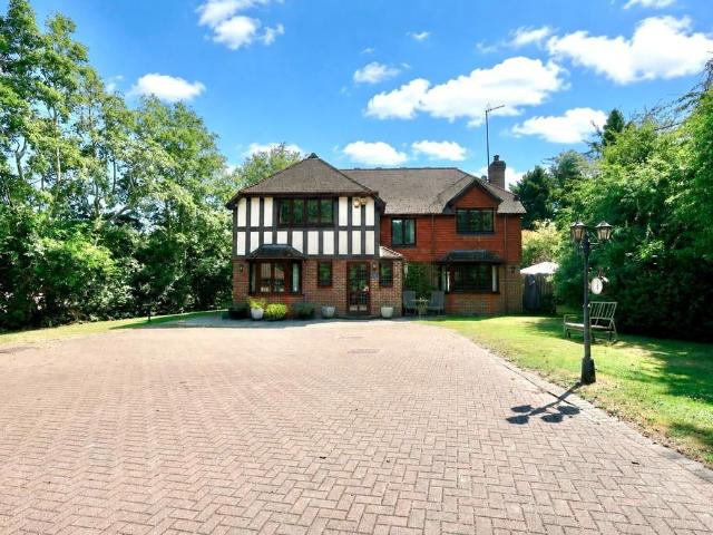 5 bedroom detached house for sale