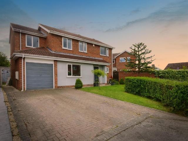 5 bedroom detached house for sale
