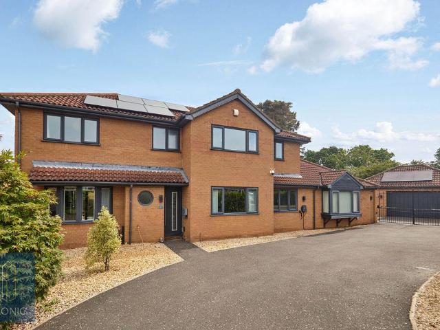 5 bedroom detached house for sale