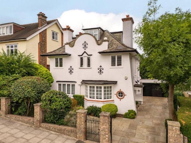 5 bedroom detached house for sale