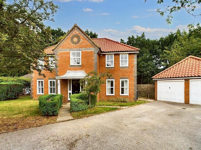 5 bedroom detached house for sale