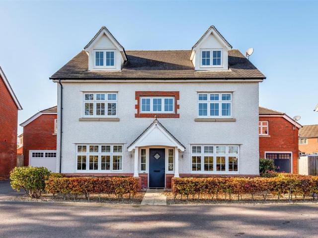 5 bedroom detached house for sale