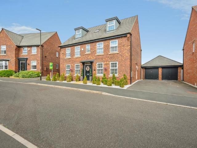 5 bedroom detached house for sale