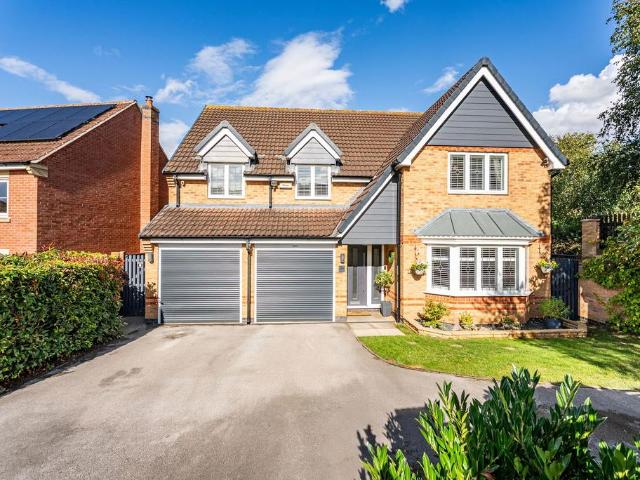 5 bedroom detached house for sale