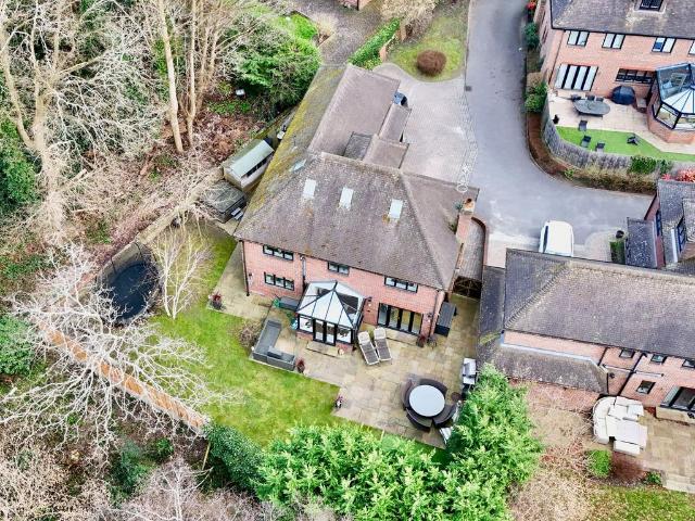 5 bedroom detached house for sale