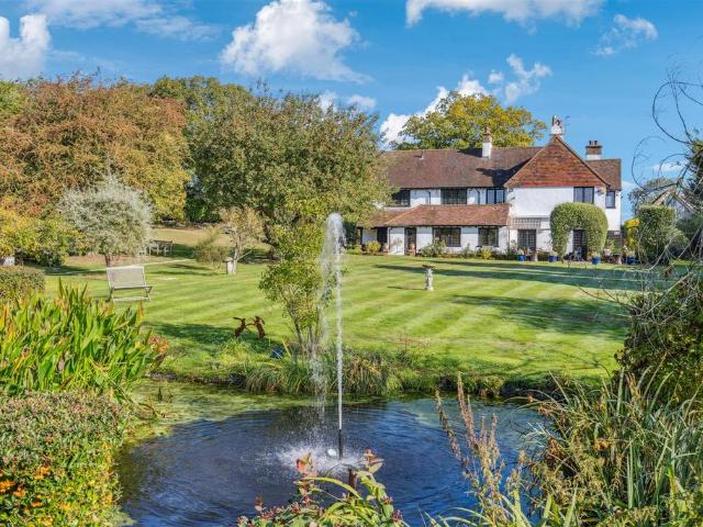 5 bedroom detached house for sale