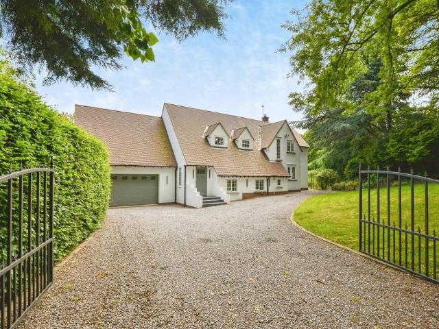 5 bedroom detached house for sale