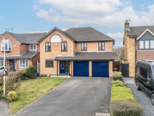 5 bedroom detached house for sale