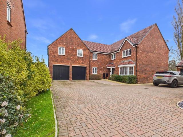 5 bedroom detached house for sale