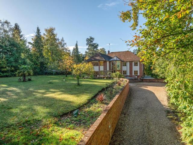 5 bedroom detached house for sale