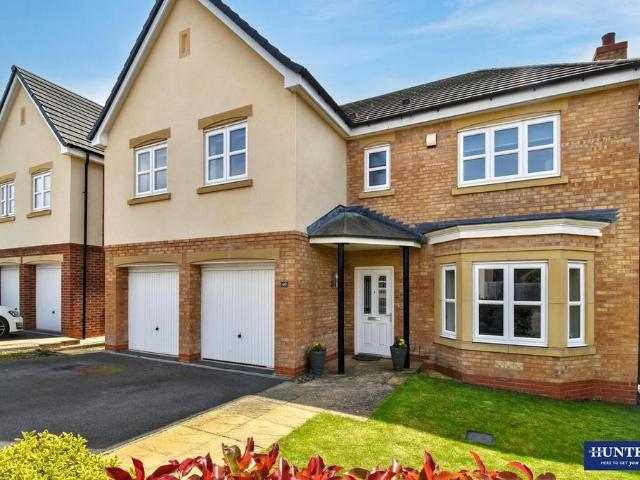 5 bedroom detached house for sale