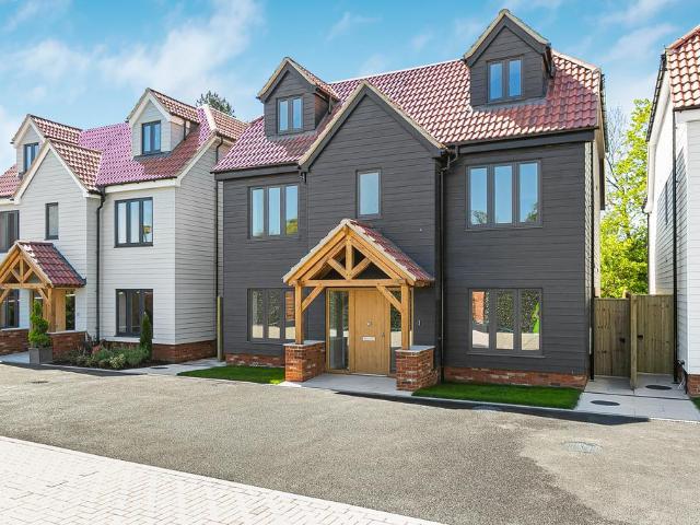 5 bedroom detached house for sale