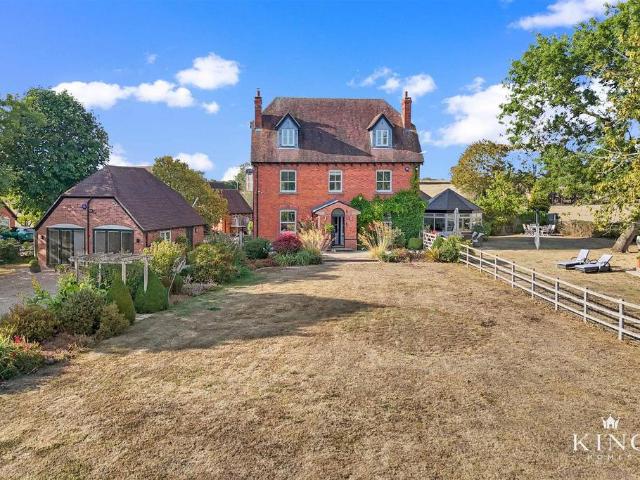 5 bedroom detached house for sale