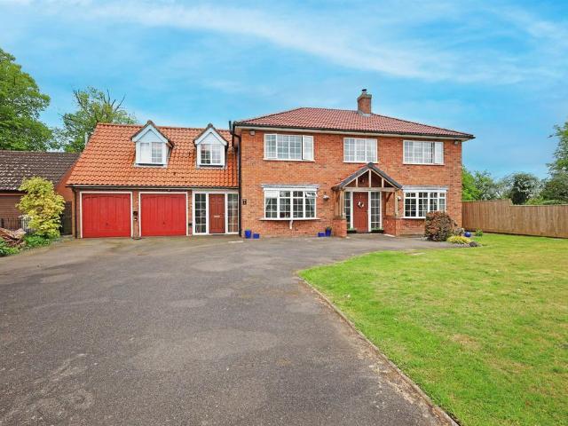5 bedroom detached house for sale